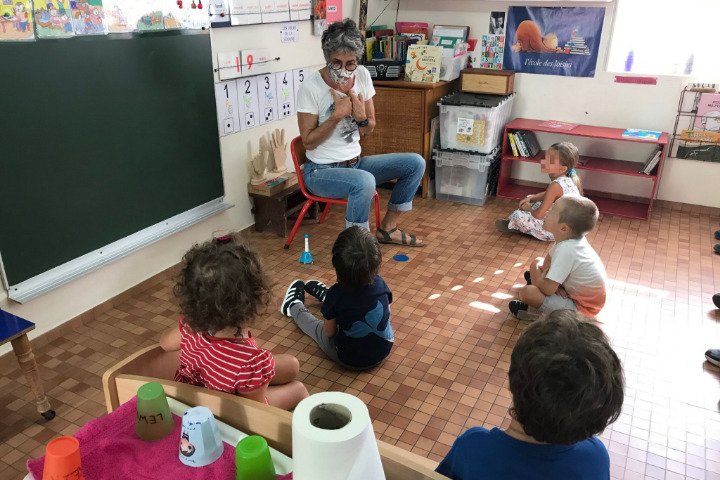 A l'école maternelle, « le coronavirus il nous embête